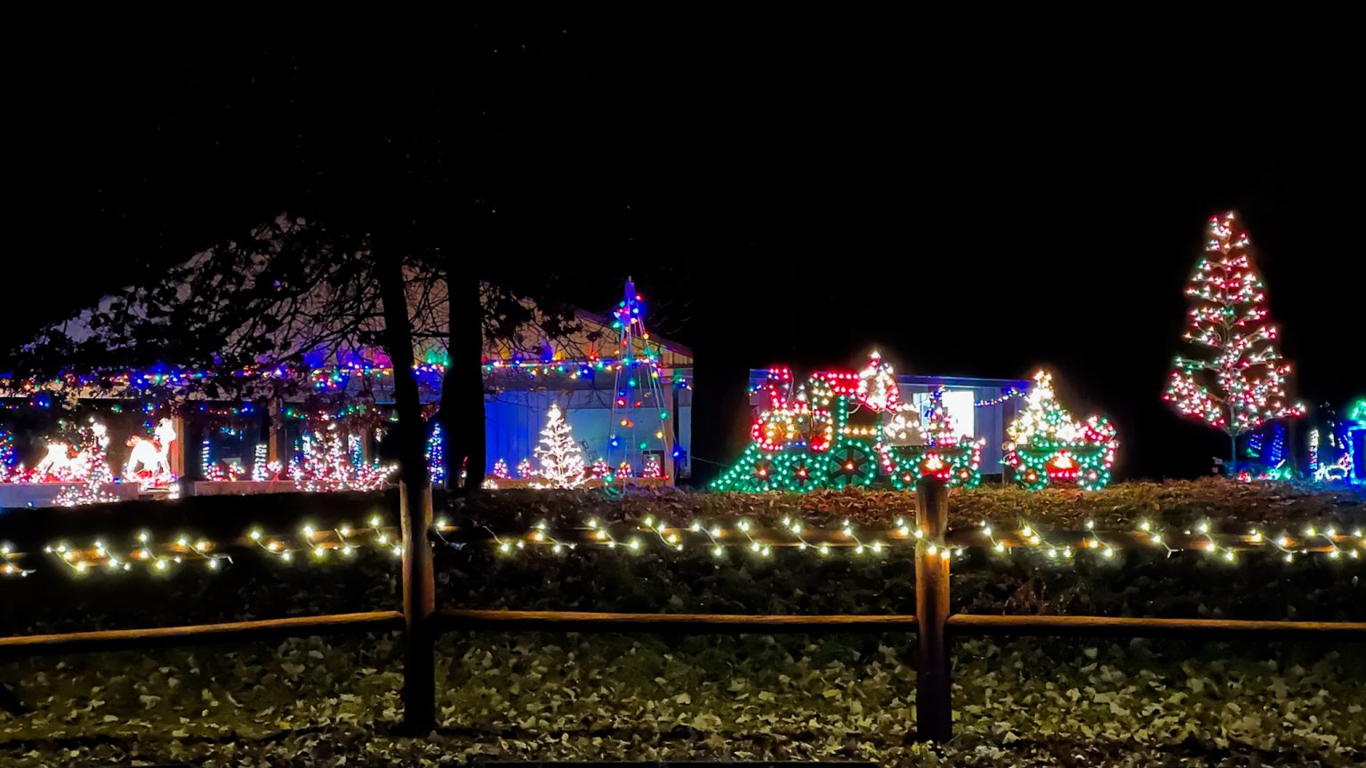 5 Tips to Enjoying the Holiday Magic at the North Pole Lights Display ...
